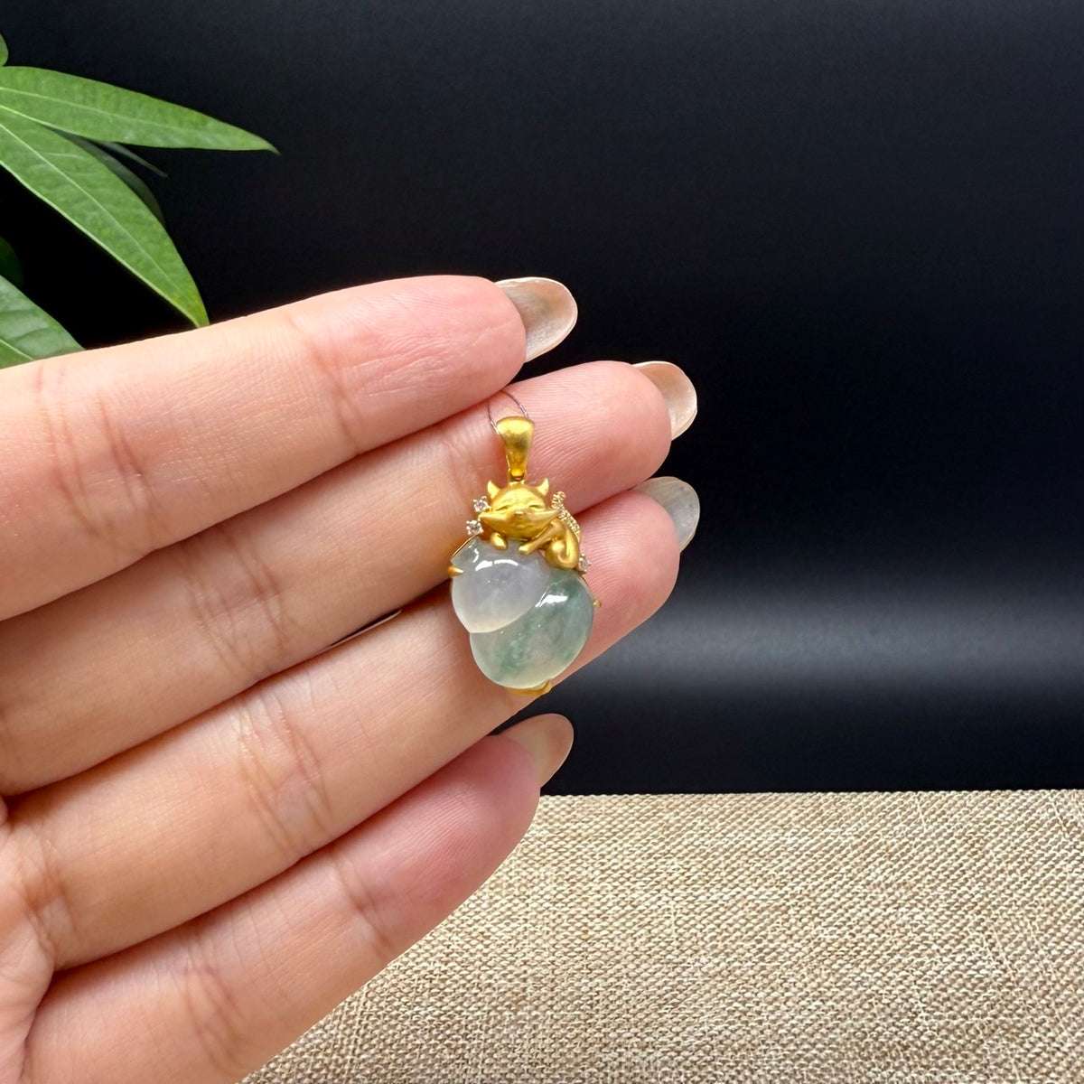 RealJade® Co. Genuine Icy green Jadeite Jade Good Luck Hulu Necklace W