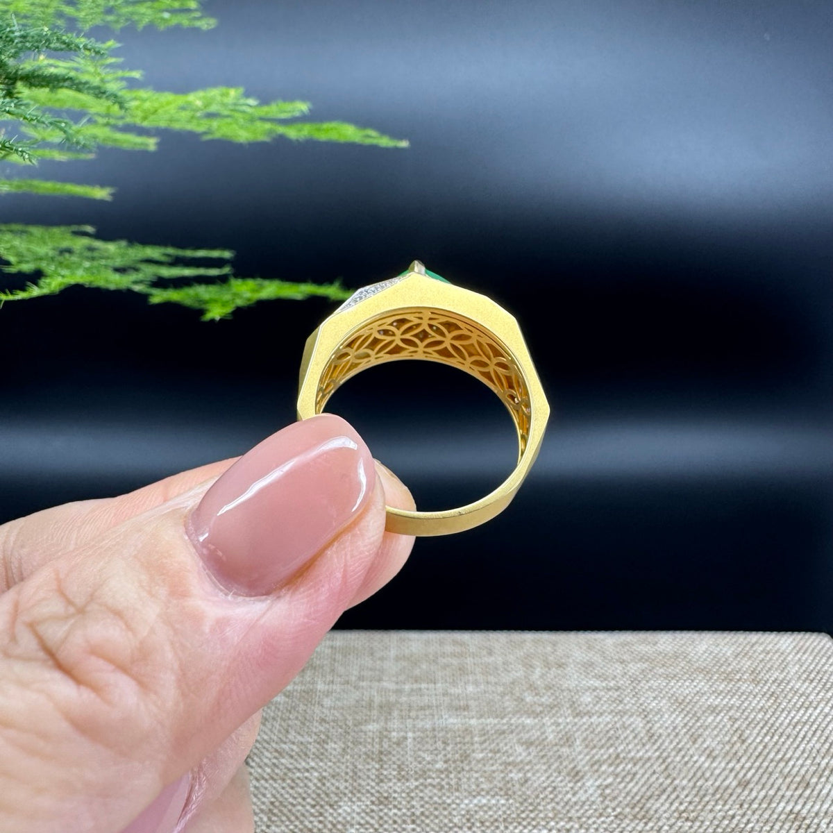 RealJade® "Signature Signet" 18K Yellow Gold Imperial Jadeite Jade Cla ...